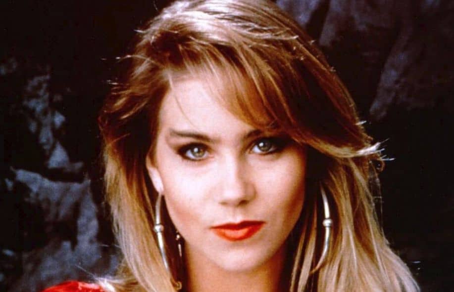 This is Kelly Bundy Coming in the Front Door Every Season of Married ...